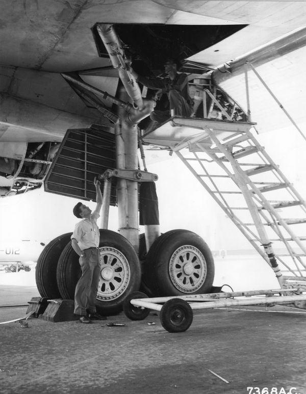 b-36-landing-gear-1 – Wrecked in my rEvo